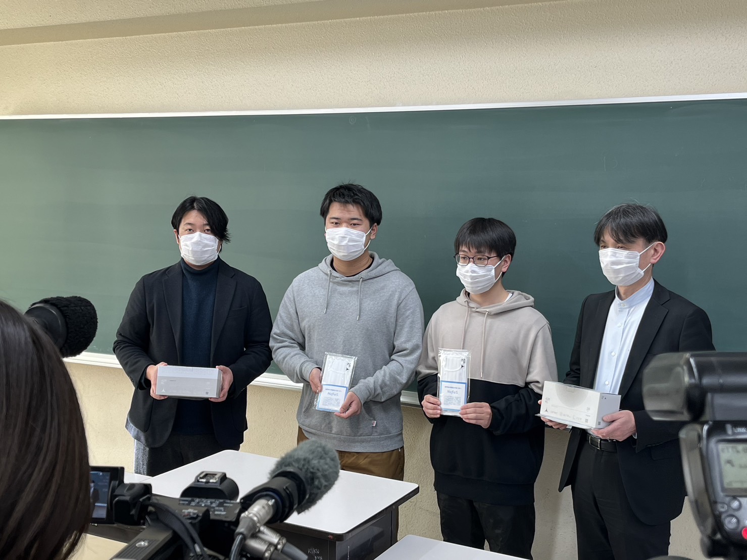 信学会の受験生の皆さんに、ナフィアスのマスク「AIR M1」を寄贈するイベントを行いました | 株式会社ナフィアス｜先端ナノファイバー素材 NafiaS®